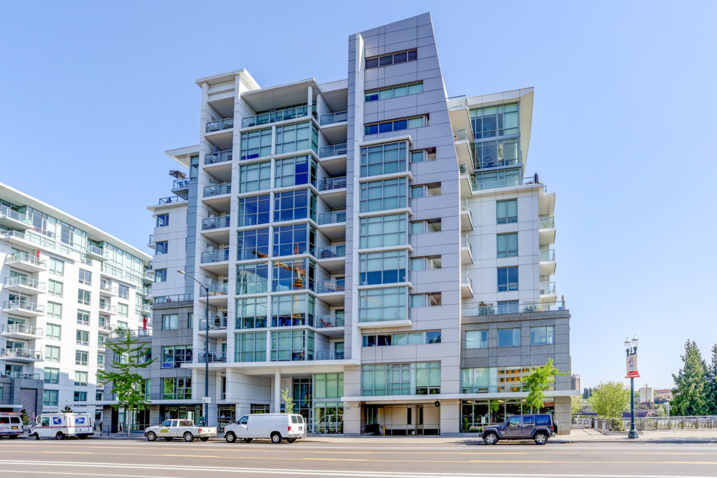 Just Listed! Waterfront Pearl Condominium - Living Room Realty