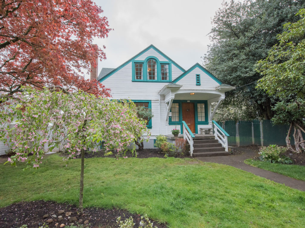 CHARMING 1908 MONTAVILLA FARMHOUSE! - Living Room Realty