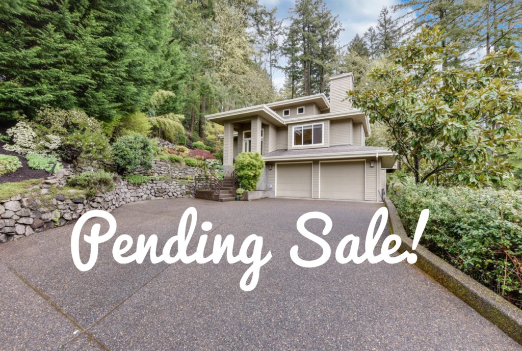 Pending in SW Portland - Living Room Realty