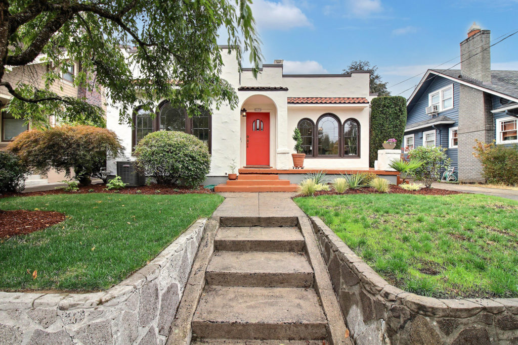 Just Listed: Stunning Alameda Home - Living Room Realty