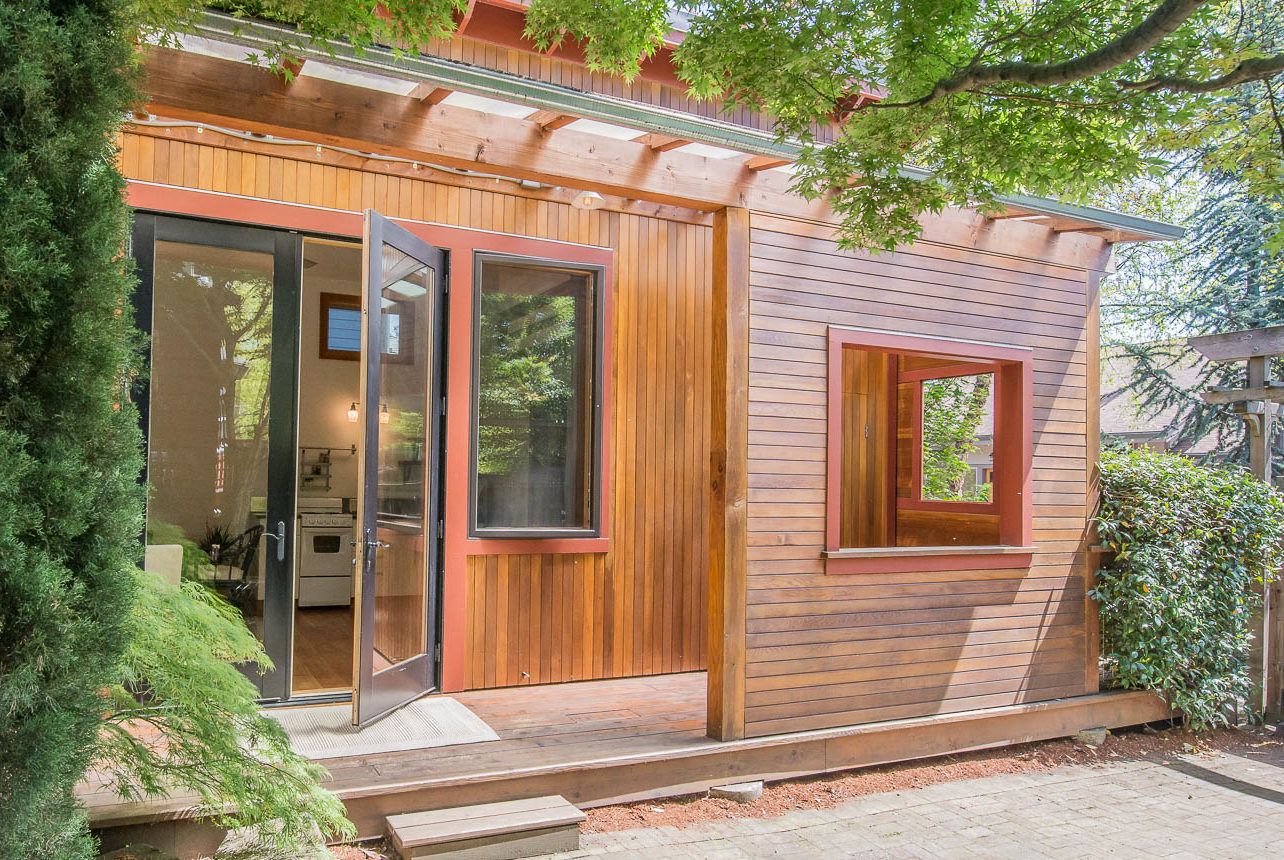 Portland Charmer with the Sweetest Pocket House - Living Room Realty