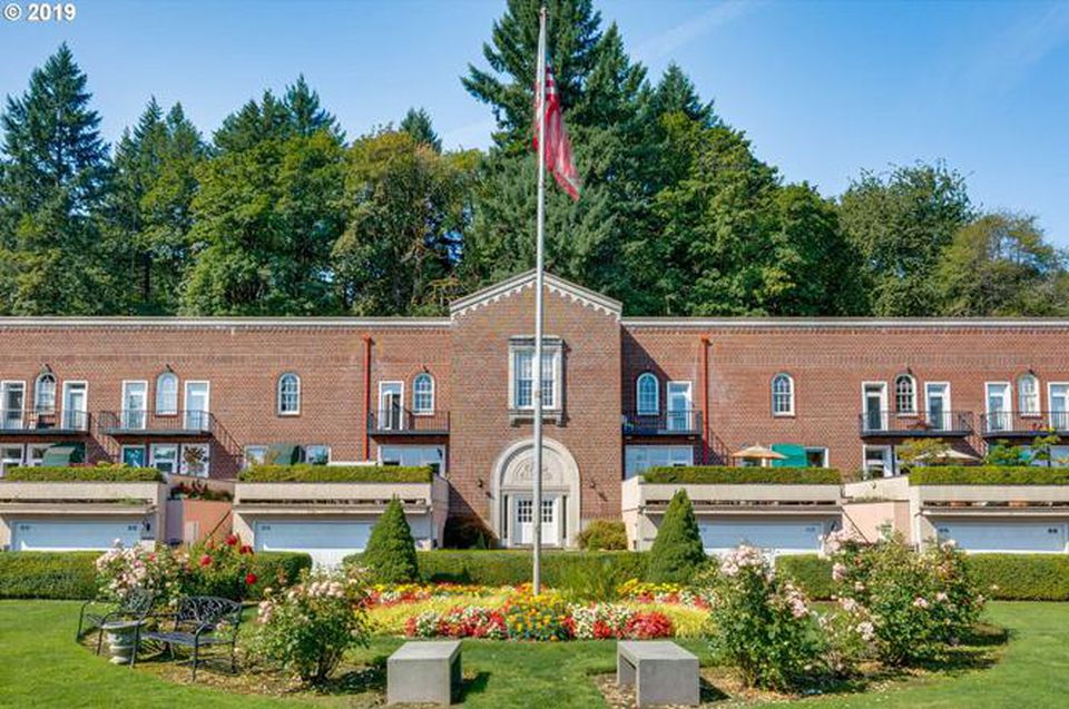 Portland Condo in Old Linnton School Turns Century-Old Classroom into a ...