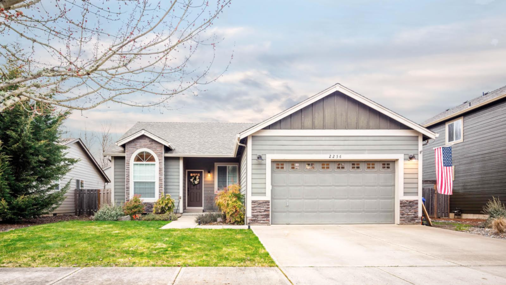 With Much Appreciation. LISTED AND SOLD! - Living Room Realty