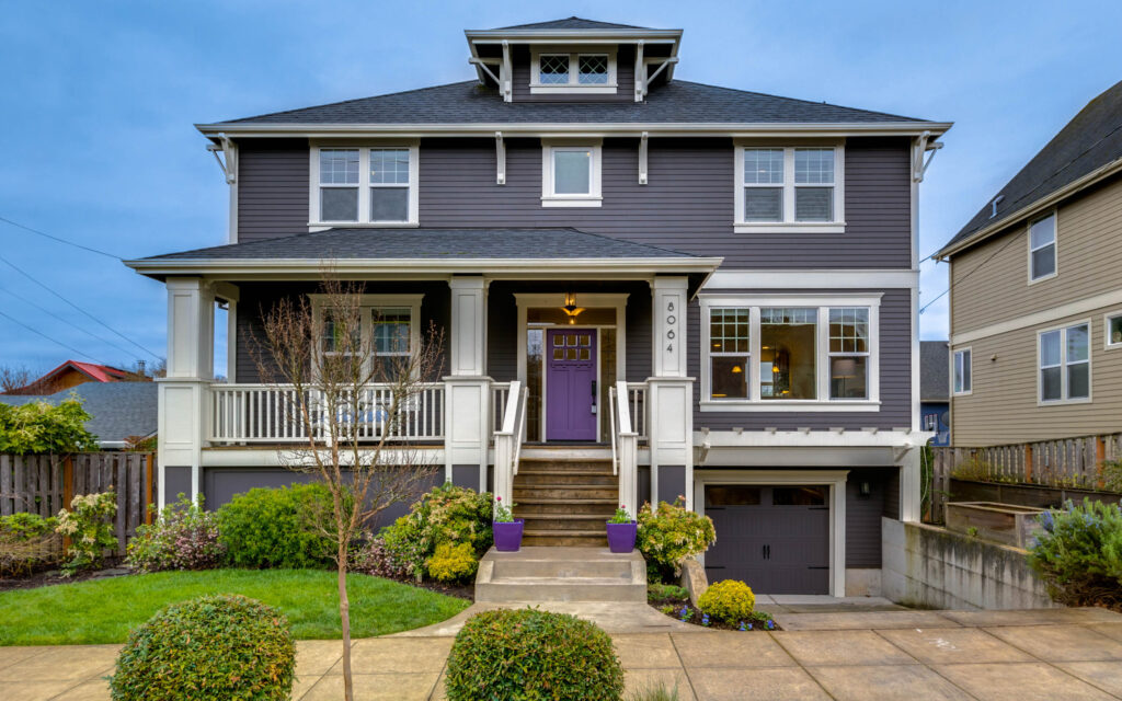 MODERN AMERICAN FOUR SQUARE - Living Room Realty