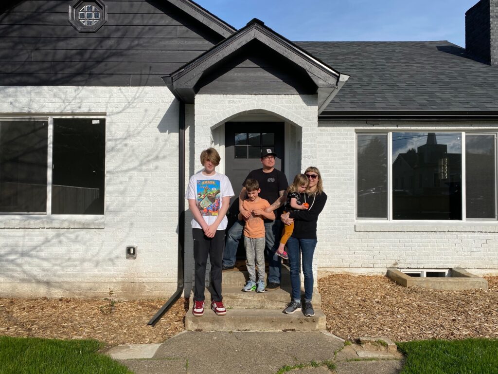 Room To Live - Living Room Realty