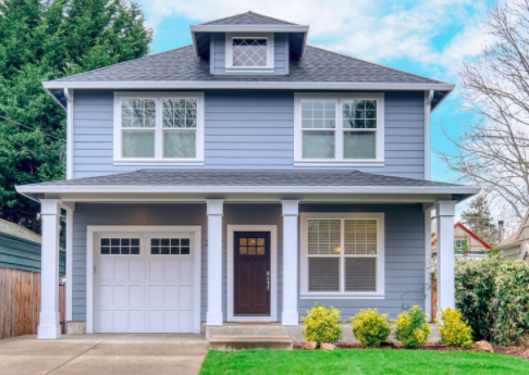 Perfect home, perfect timing for the cutest family! - Living Room Realty