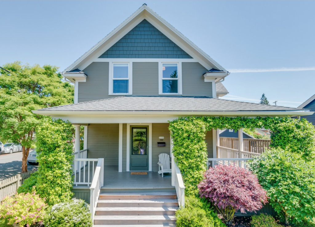 A House For RaRa - Living Room Realty