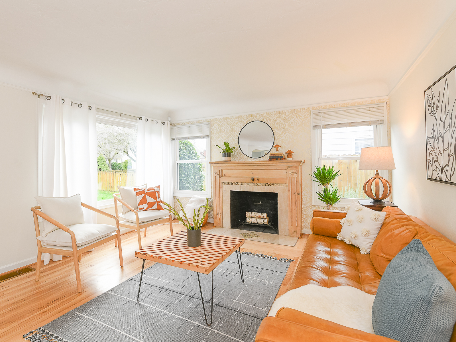 Centennial Sweetheart! - Living Room Realty