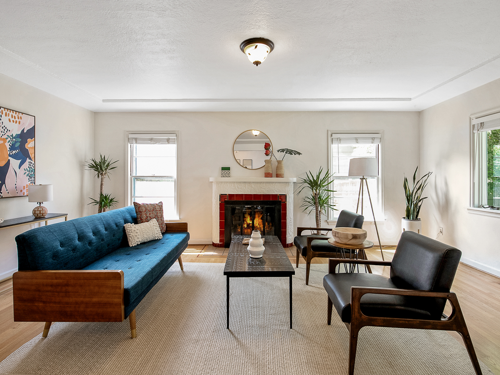 THE DARLING OF UNIVERSITY PARK - Living Room Realty