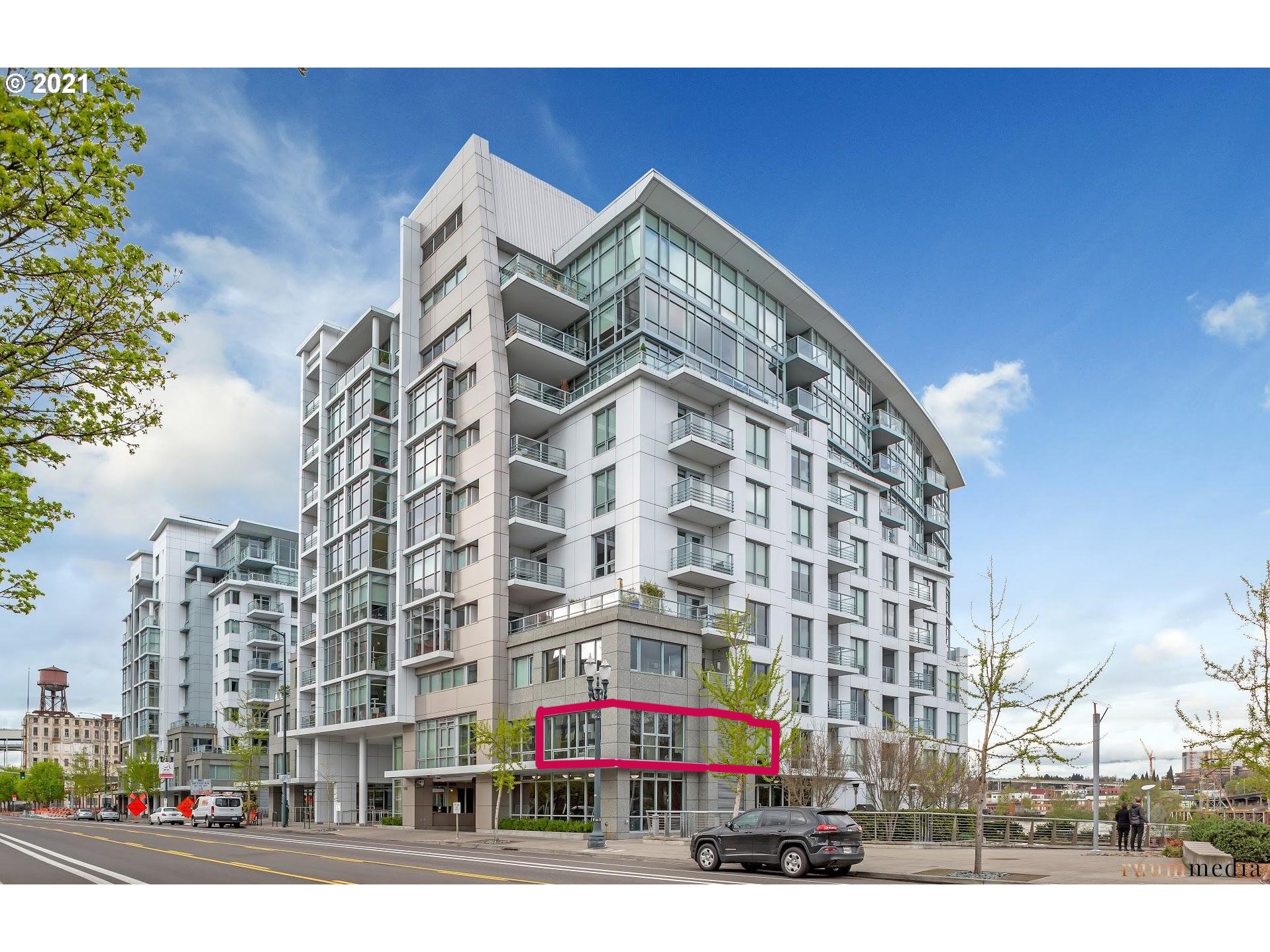 SOLD! Light & Bright Pearl District Modern Condo - Living Room Realty