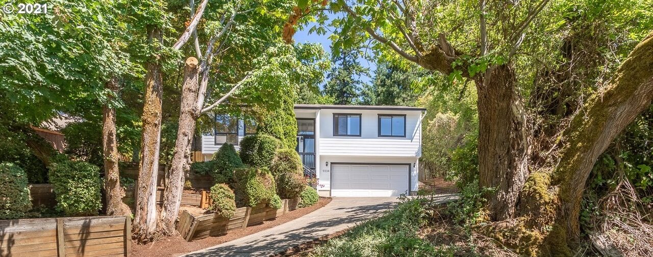 Celebrating in Collin's View! - Living Room Realty