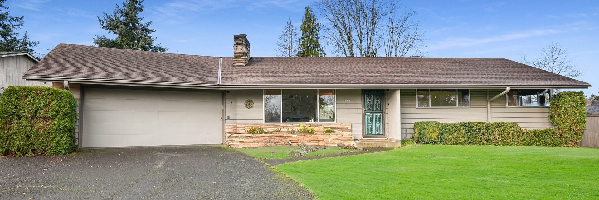Just Sold: Milwaukie Mid-Century - Living Room Realty
