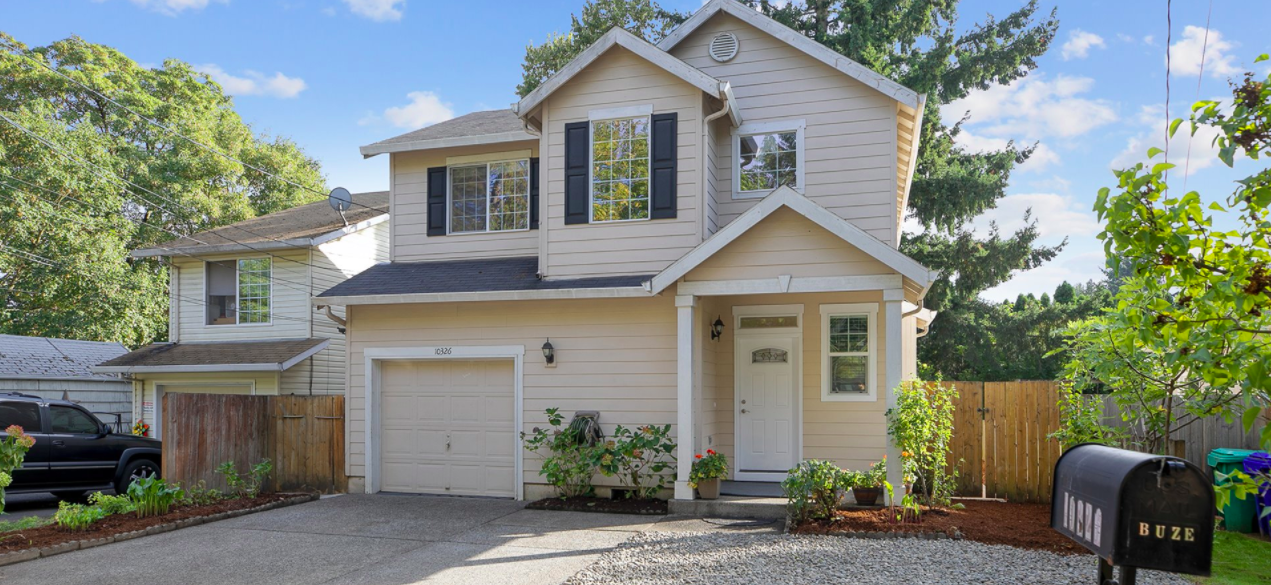 A Sweet First Home for Rose and Jonathan - Living Room Realty