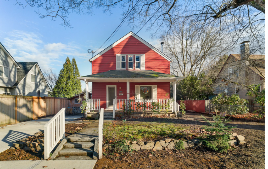 Little Red Farmhouse with the Big Oak Tree - Living Room Realty