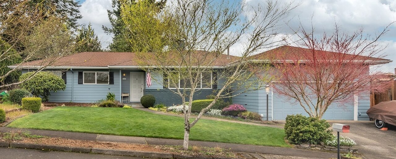 Home Sweet Home in Argay Terrace - Living Room Realty