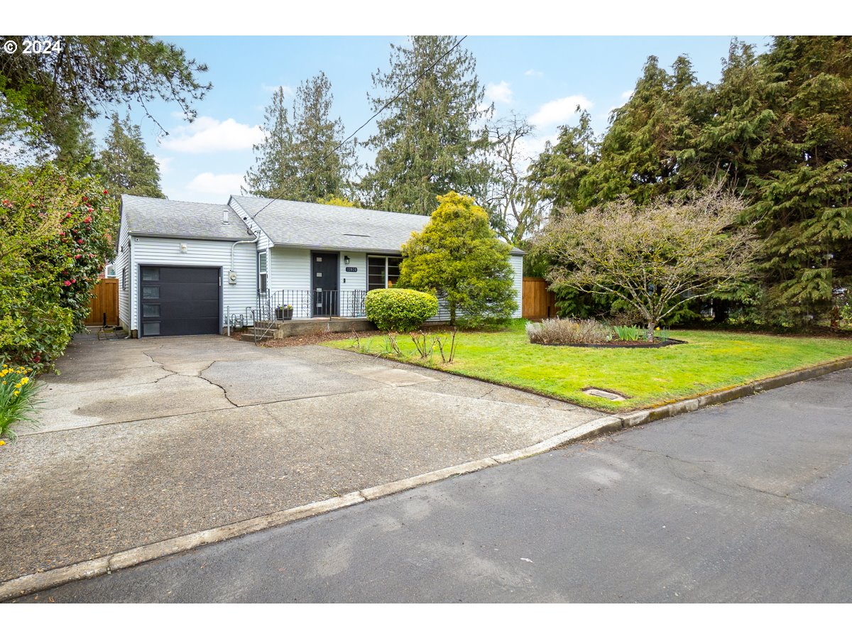 Just Listed | Quiet Oasis in Powellhurst-Gilbert | 13030 SE Center St ...